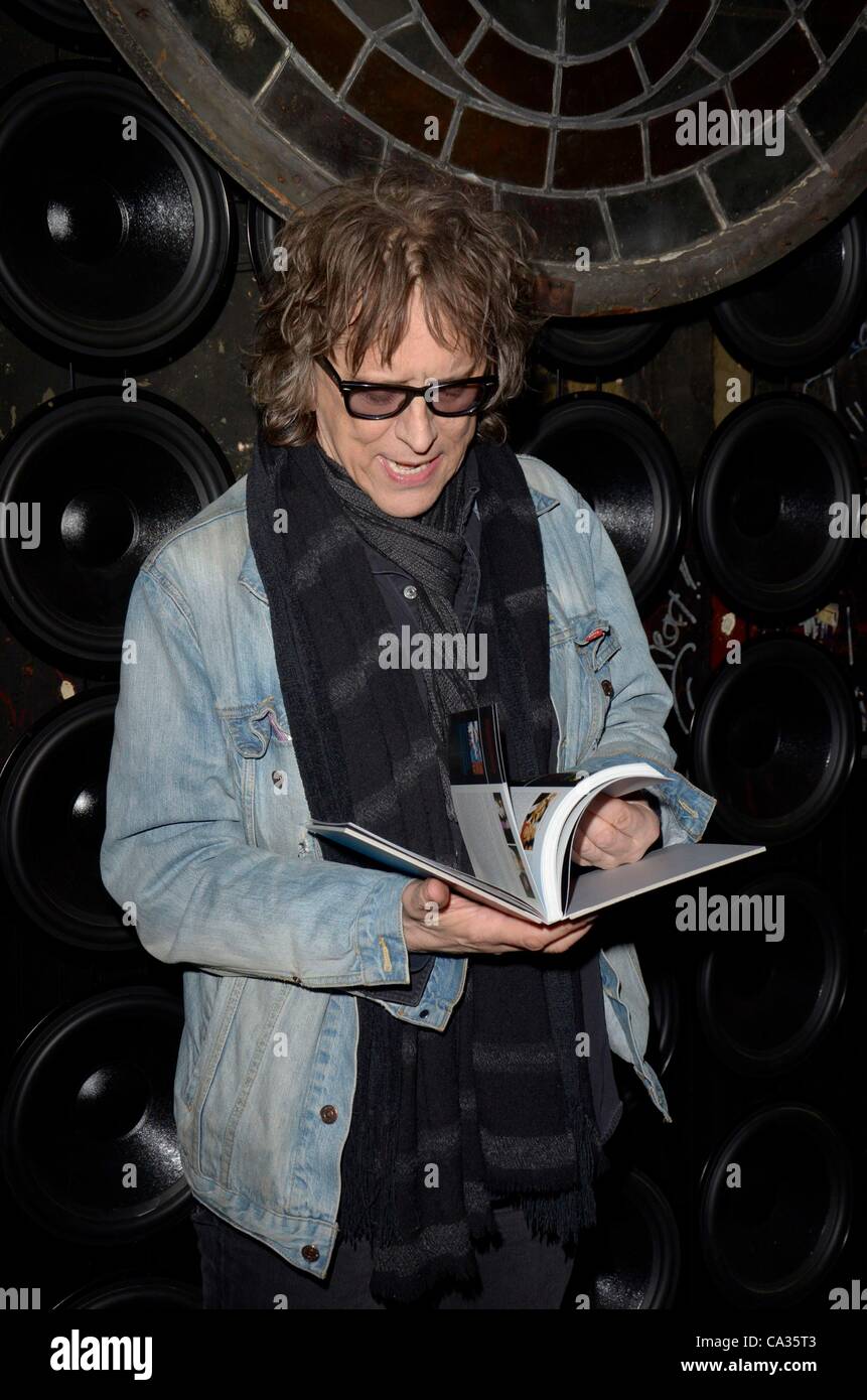 Commando rock mick hi-res stock photography and images - Alamy