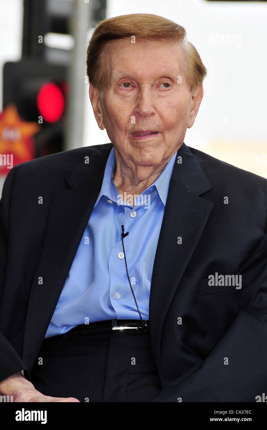 Sumner Redstone at the induction ceremony for Star on the Hollywood ...