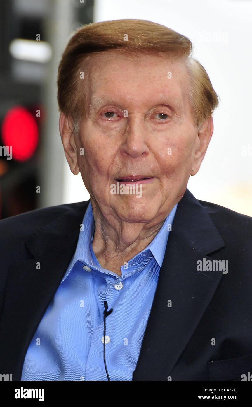 Sumner Redstone at the induction ceremony for Star on the Hollywood ...