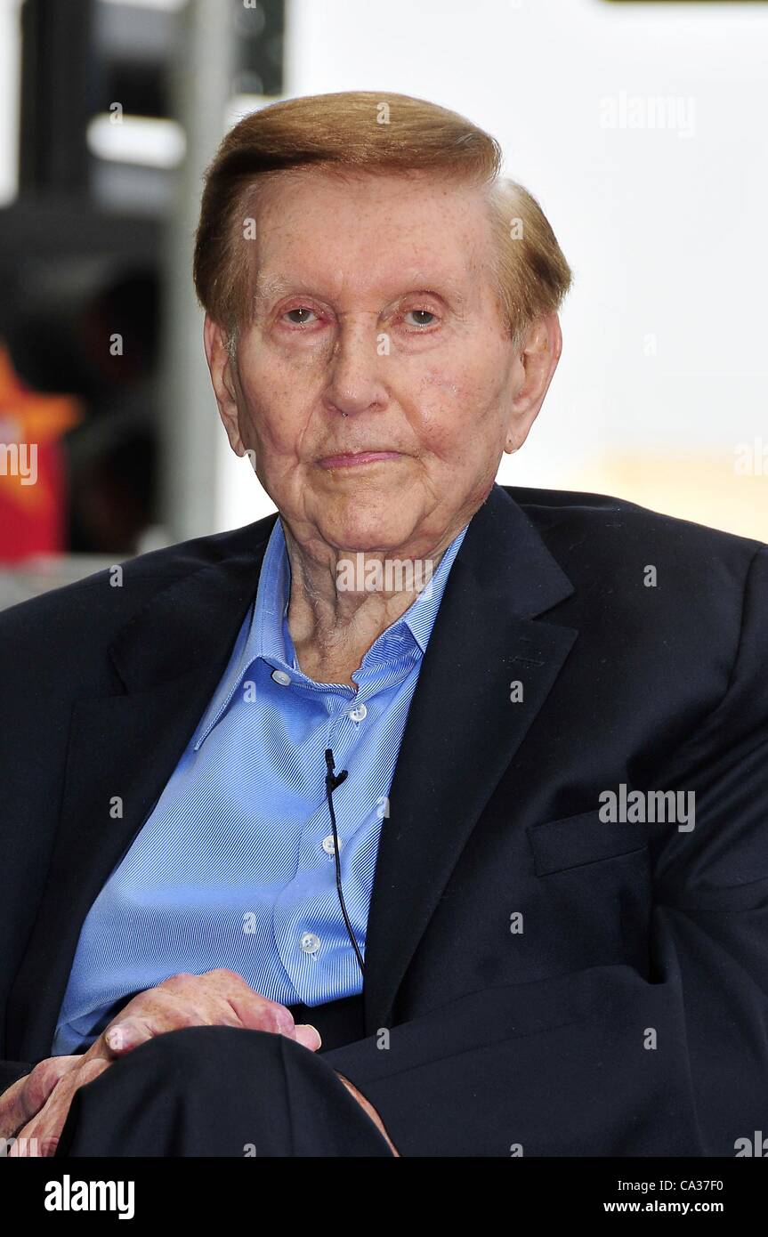 Sumner Redstone at the induction ceremony for Star on the Hollywood ...