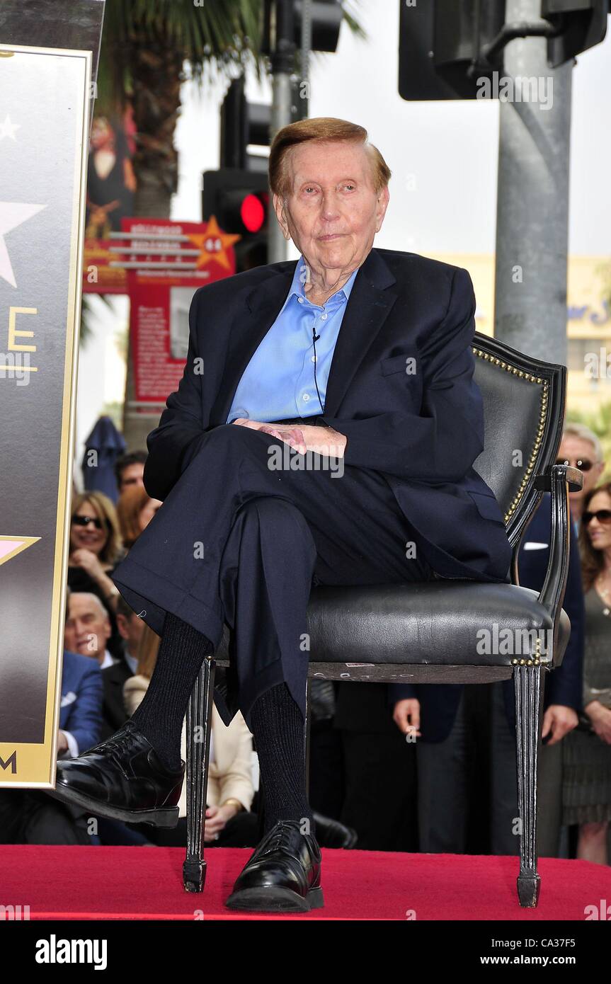 Sumner Redstone at the induction ceremony for Star on the Hollywood ...