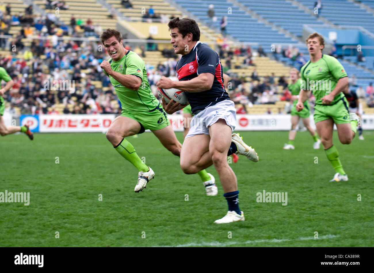 Hong Kong's Rowan Varty breaks free to score his team's second try ...