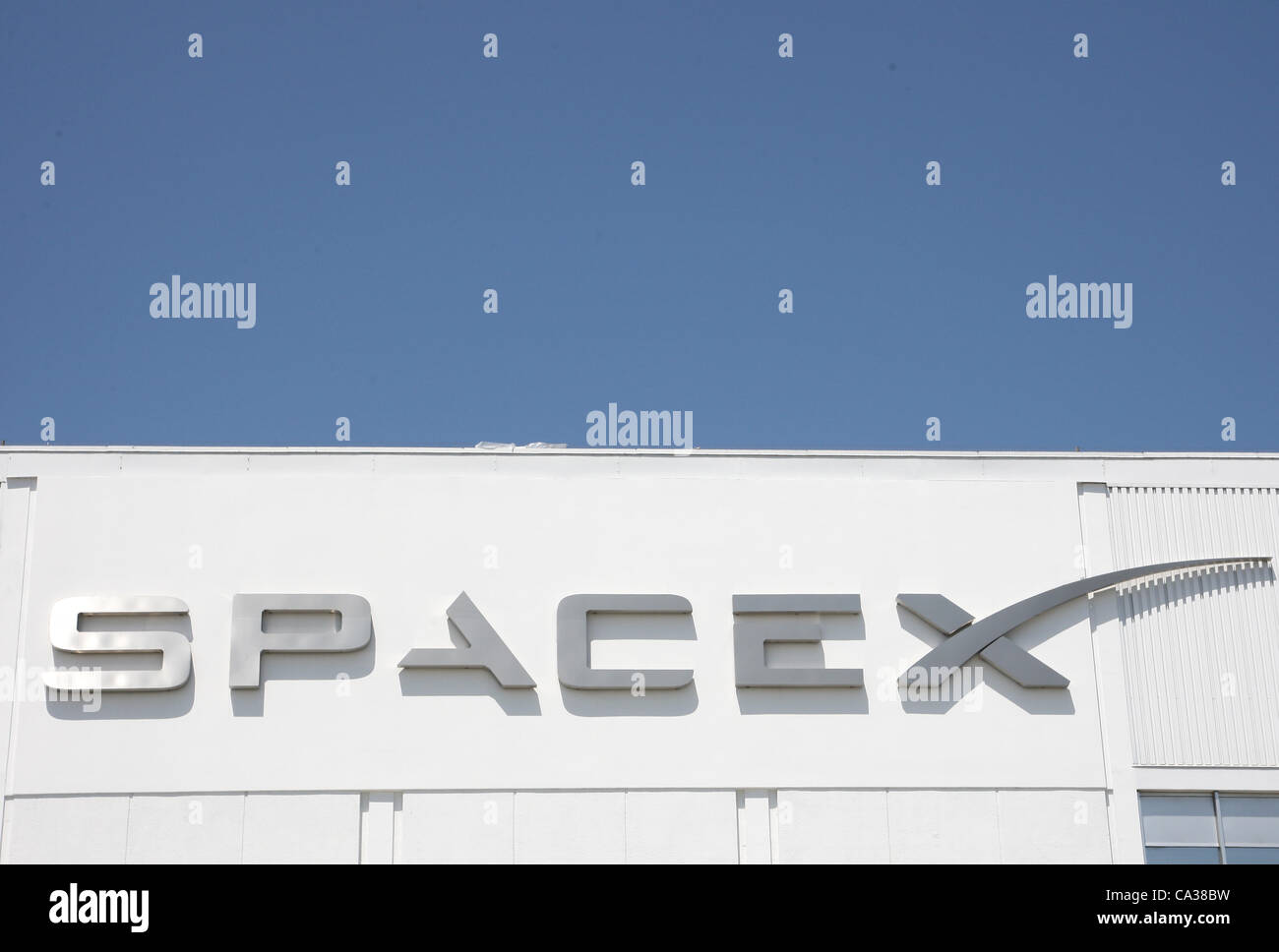 SPACEX SIGNS SPACEX HEADQUARTERS HAWTHORNE CALIFORNIA USA 30 May 2012 ...