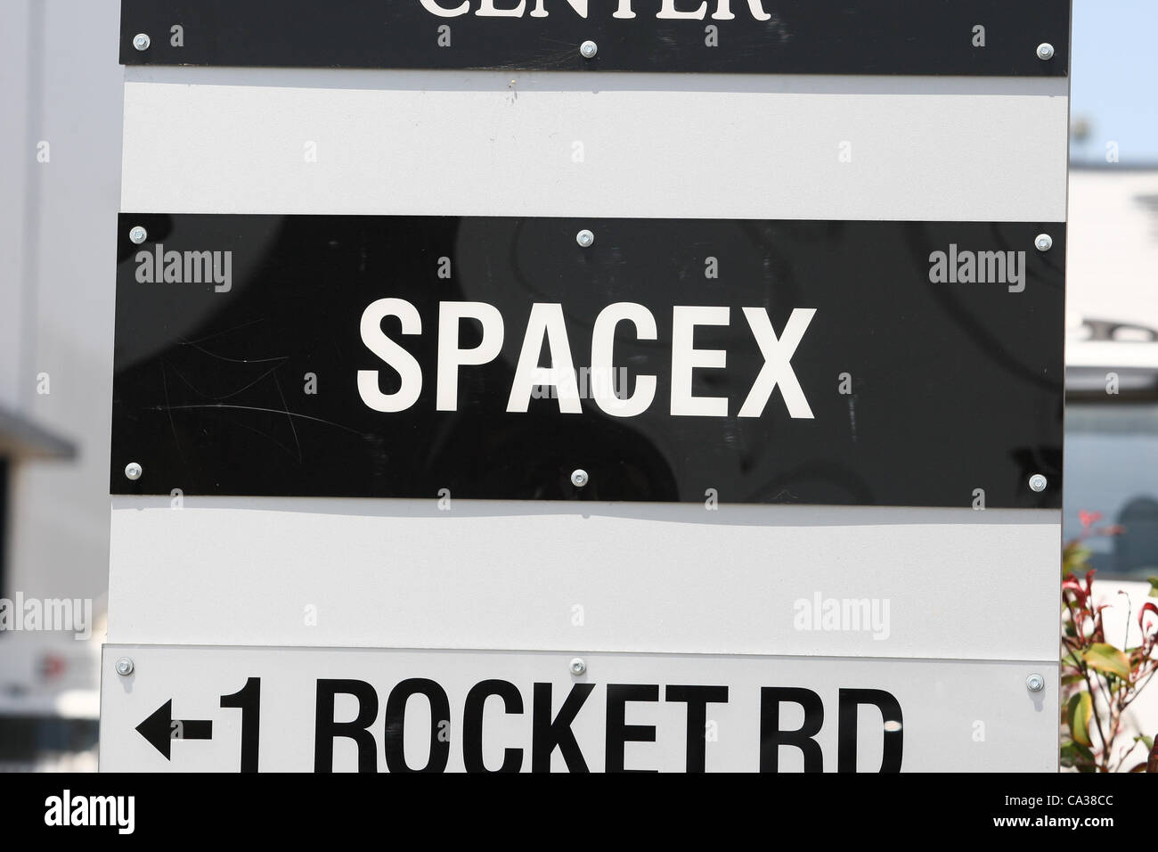 SPACEX SIGNS SPACEX HEADQUARTERS HAWTHORNE CALIFORNIA USA 30 May 2012 ...