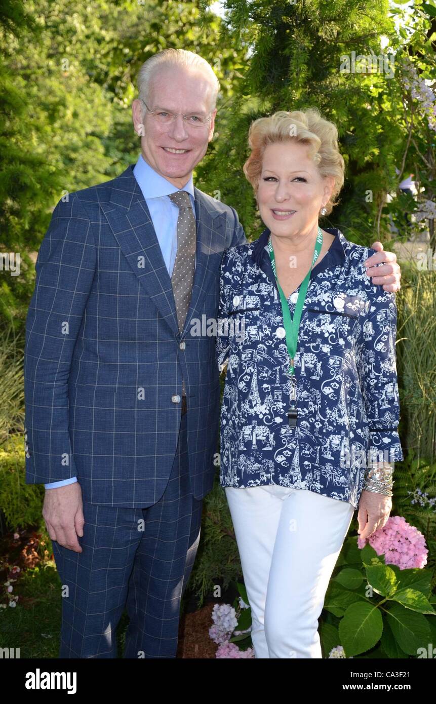 Tim Gunn, Bette Midler at arrivals for New York Restoration Project ...