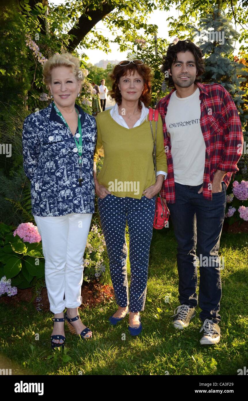 Susan sarandon and bette midler hi-res stock photography and images - Alamy