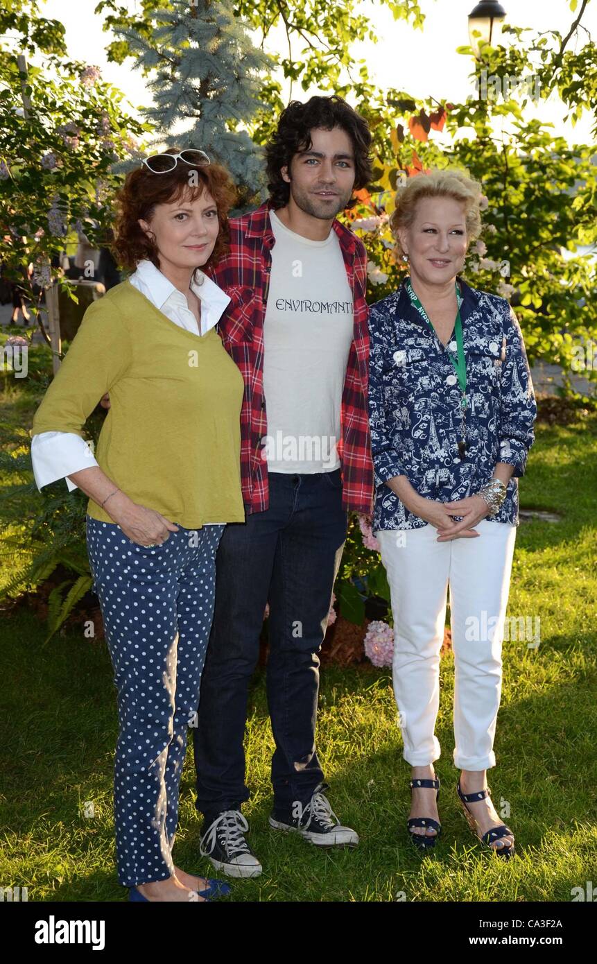 Susan sarandon and bette midler hi-res stock photography and images - Alamy