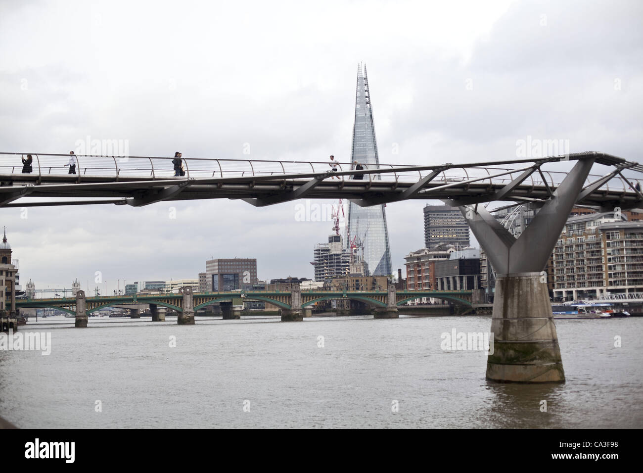 Pyramid shaped skyscraper hi-res stock photography and images - Alamy
