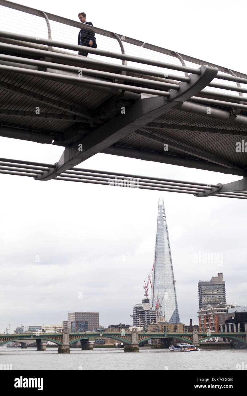 Pyramid shaped skyscraper hi-res stock photography and images - Alamy