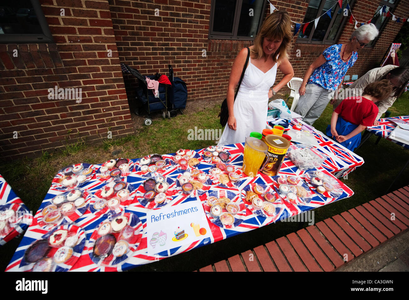 Food stall street party celebrations hi-res stock photography and ...