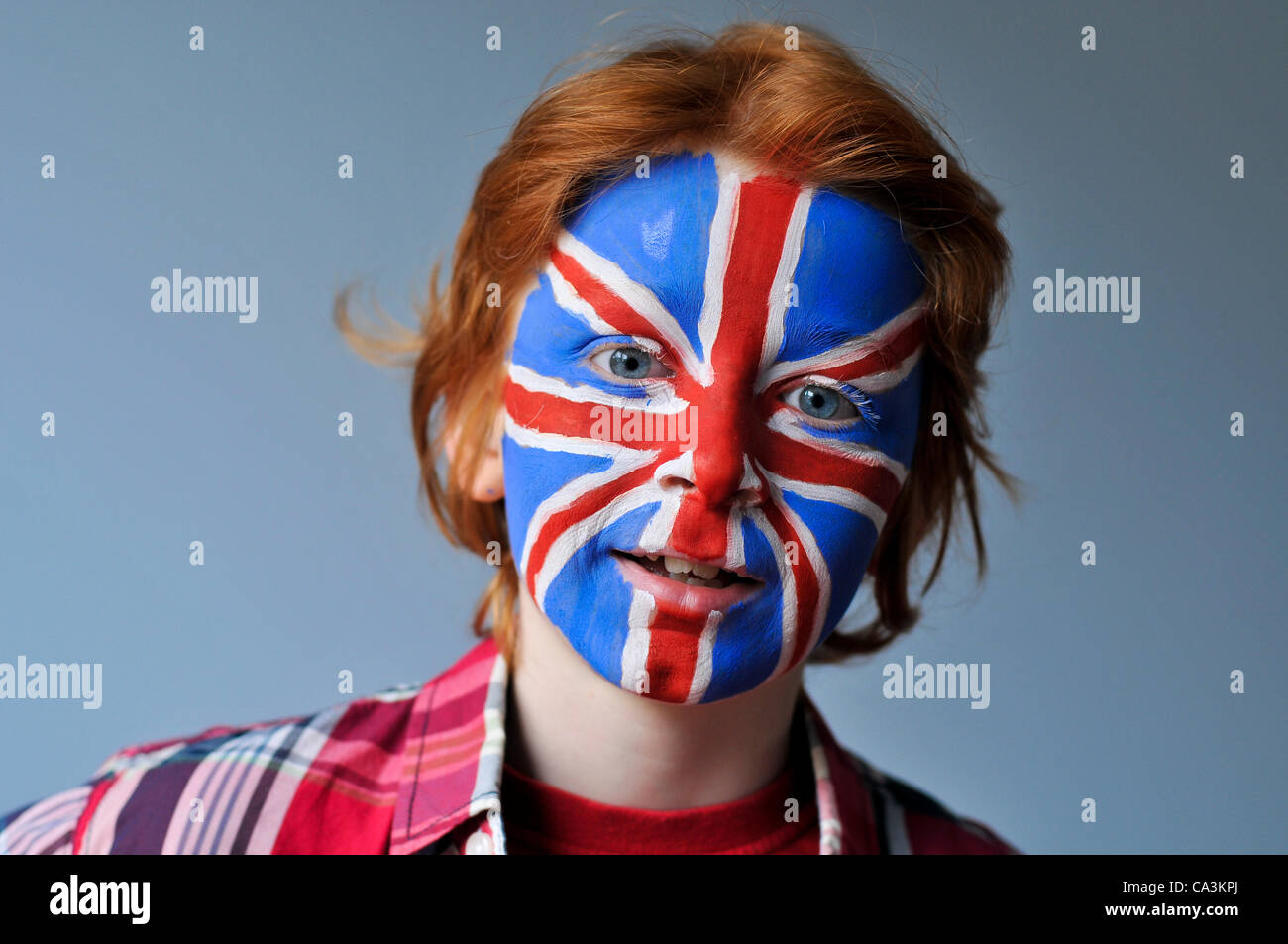Union jack child face paint hi-res stock photography and images - Alamy