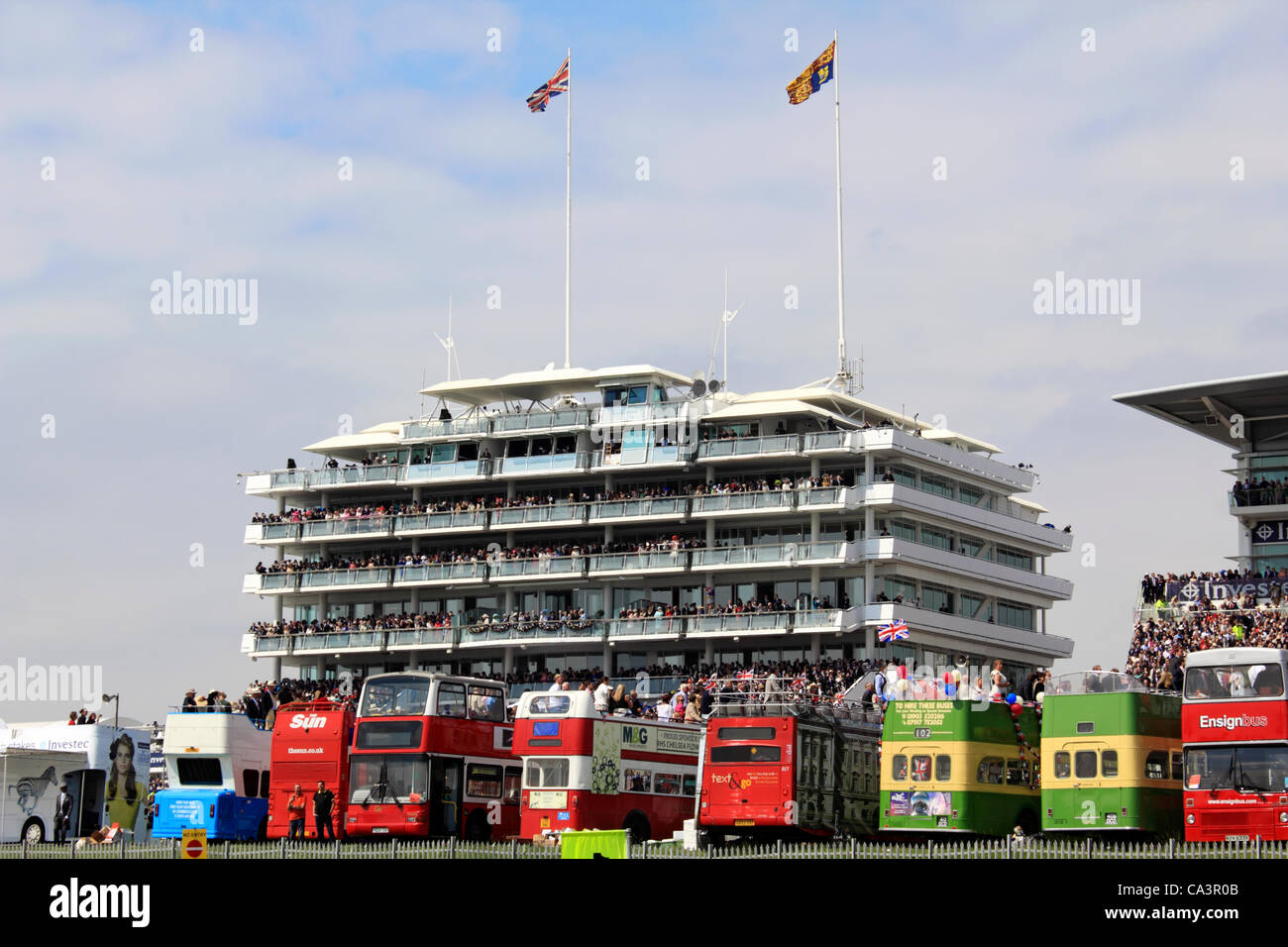 Buses on stand hi-res stock photography and images - Alamy