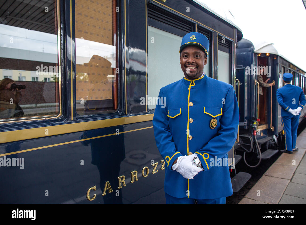 A conductor of the Orient-Express Berlin - Hamburg - Venedig smiles at ...