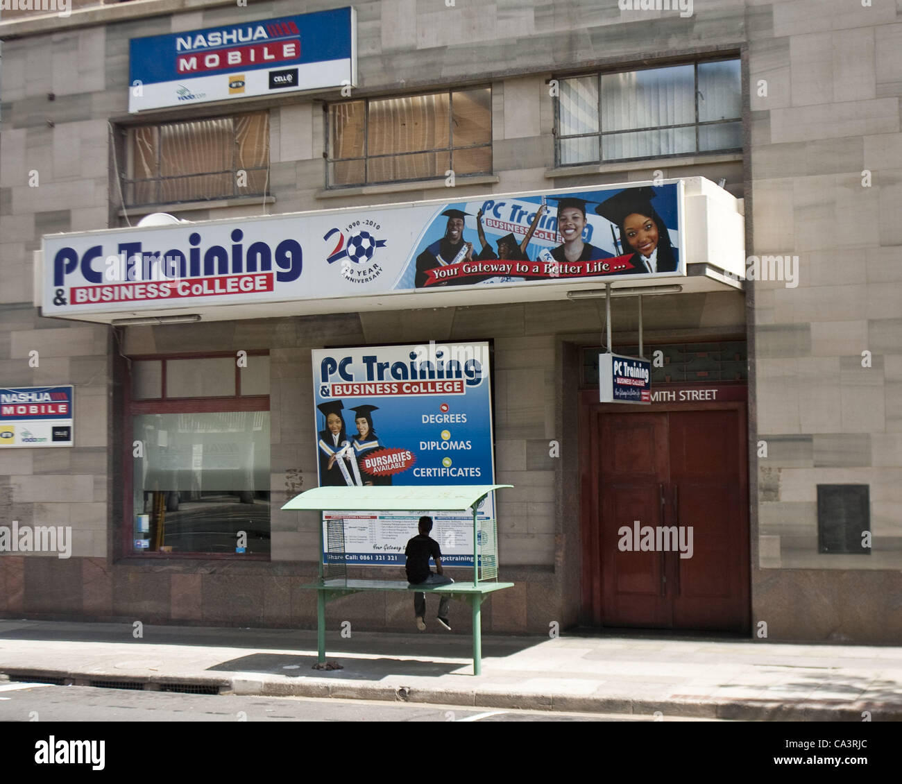 Shaded bus stop hi-res stock photography and images - Alamy