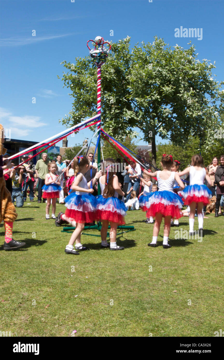 Maypole dancing St. Georages park, colourful dresses by great yarmouth ...
