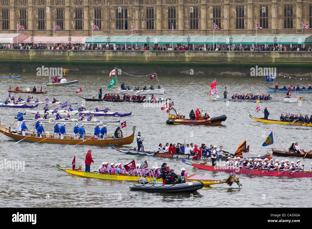 Diamond jubilee river pageant hi-res stock photography and images - Alamy