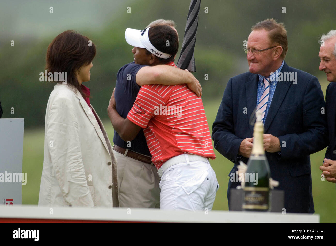 Newport - UK - 3rd June 2012 JAIDEE Thongchai of Thailand hugs Sir ...