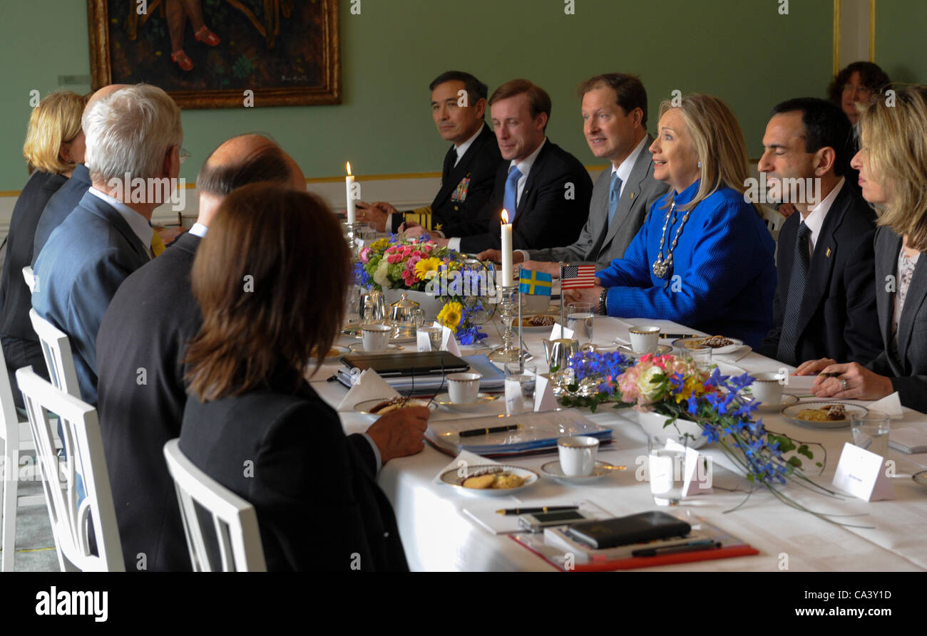 US Secretary of State Hillary Clinton meets Swedens Prime minister ...