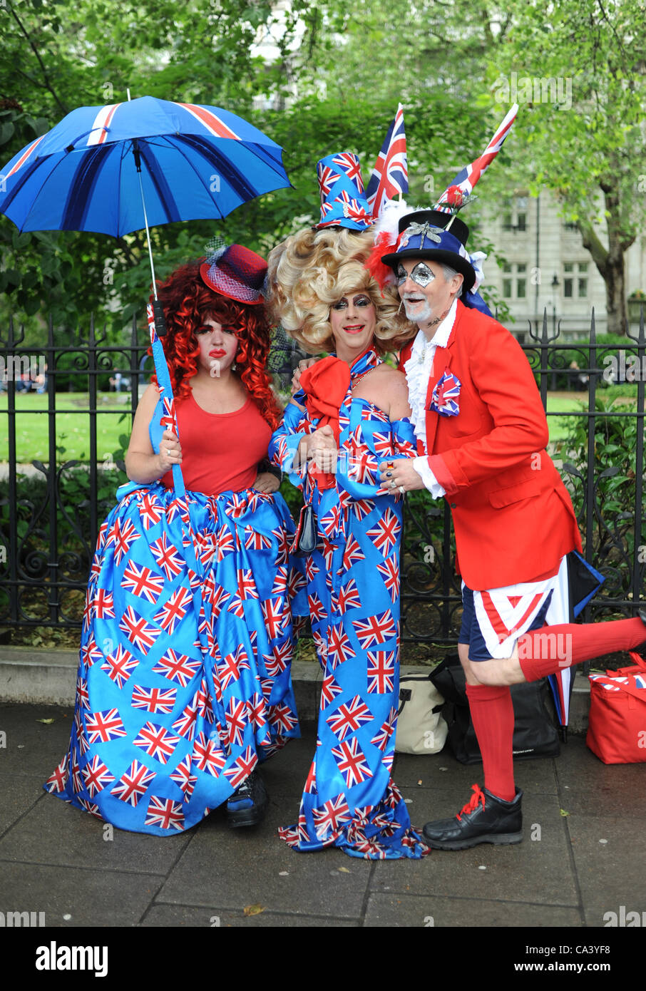 Queen victoria diamond jubilee pageant hi-res stock photography and ...