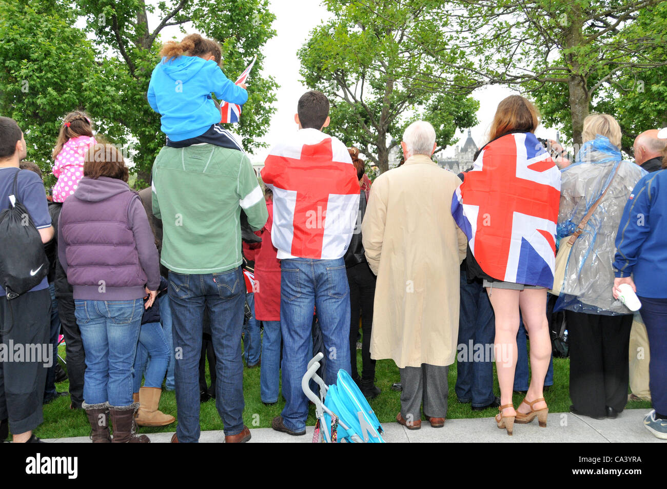 Union jack and st georges flags hi-res stock photography and images - Alamy