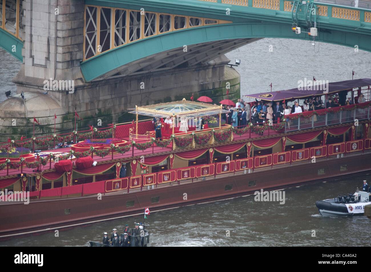 Queens diamond jubilee pageant hi-res stock photography and images - Alamy