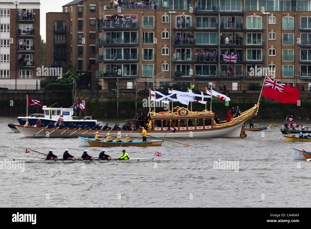 Thames diamond jubilee pageant hi-res stock photography and images - Alamy