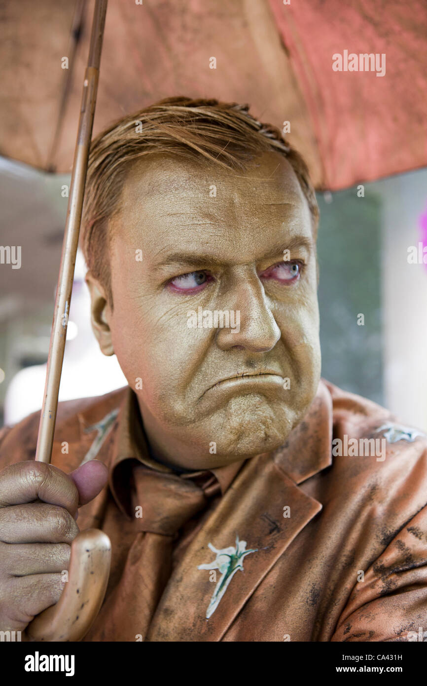 Sunday 03 June 2012: Andy Train performing as The Gold Man at the ...