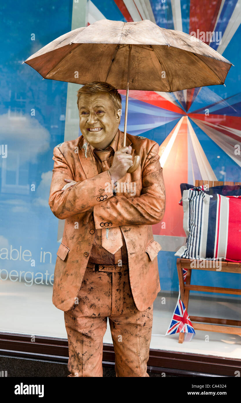 Sunday 03 June 2012: Andy Train performing as The Gold Man at the ...