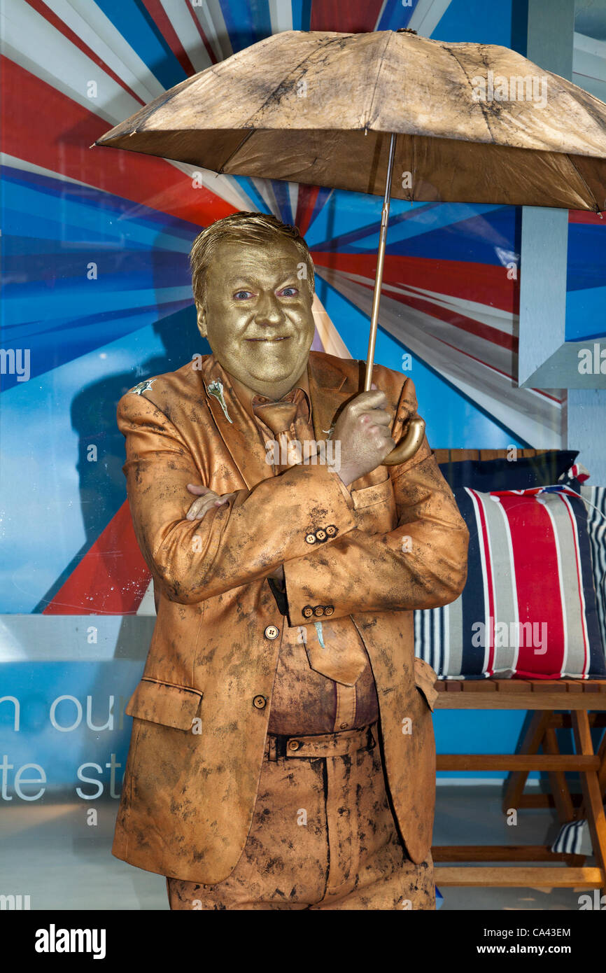 Sunday 03 June 2012: Andy Train performing as The Gold Man at the ...
