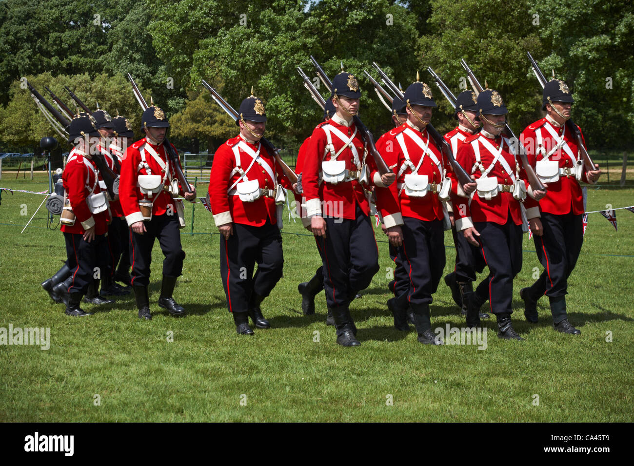 British redcoats marching hi-res stock photography and images - Alamy