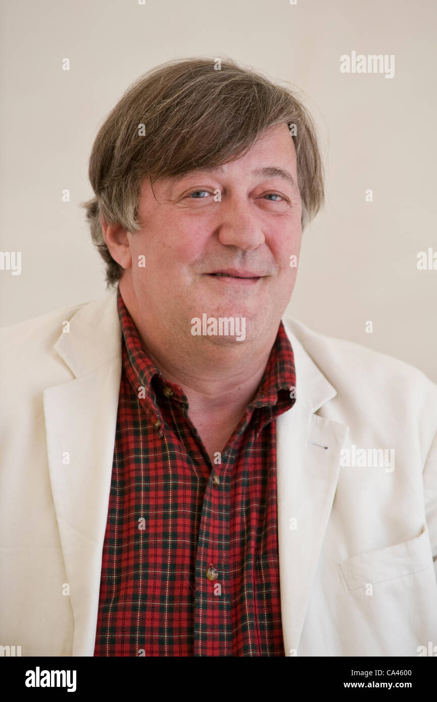 Stephen fry hi-res stock photography and images - Alamy