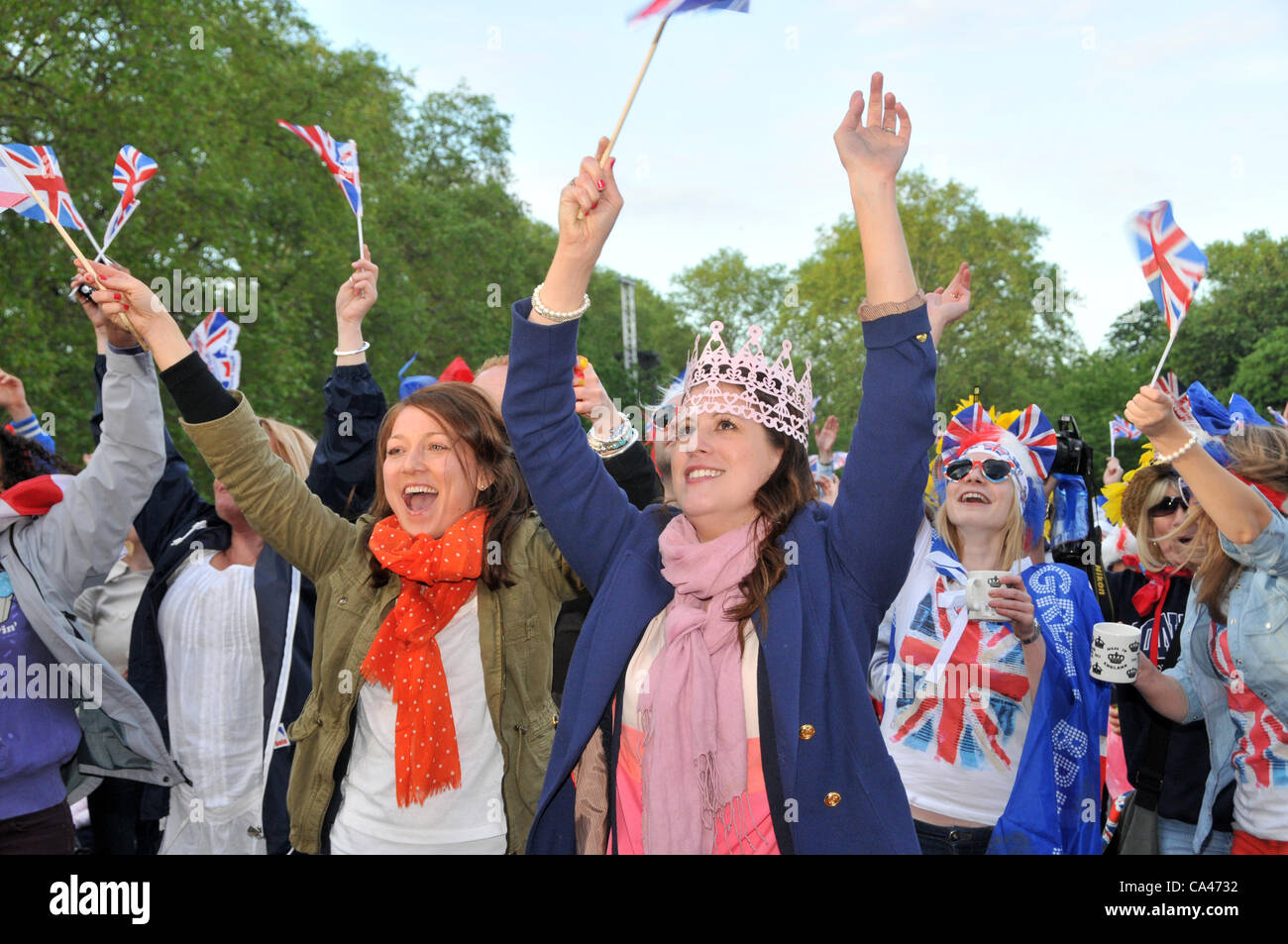 Big crowd concert hi-res stock photography and images - Alamy