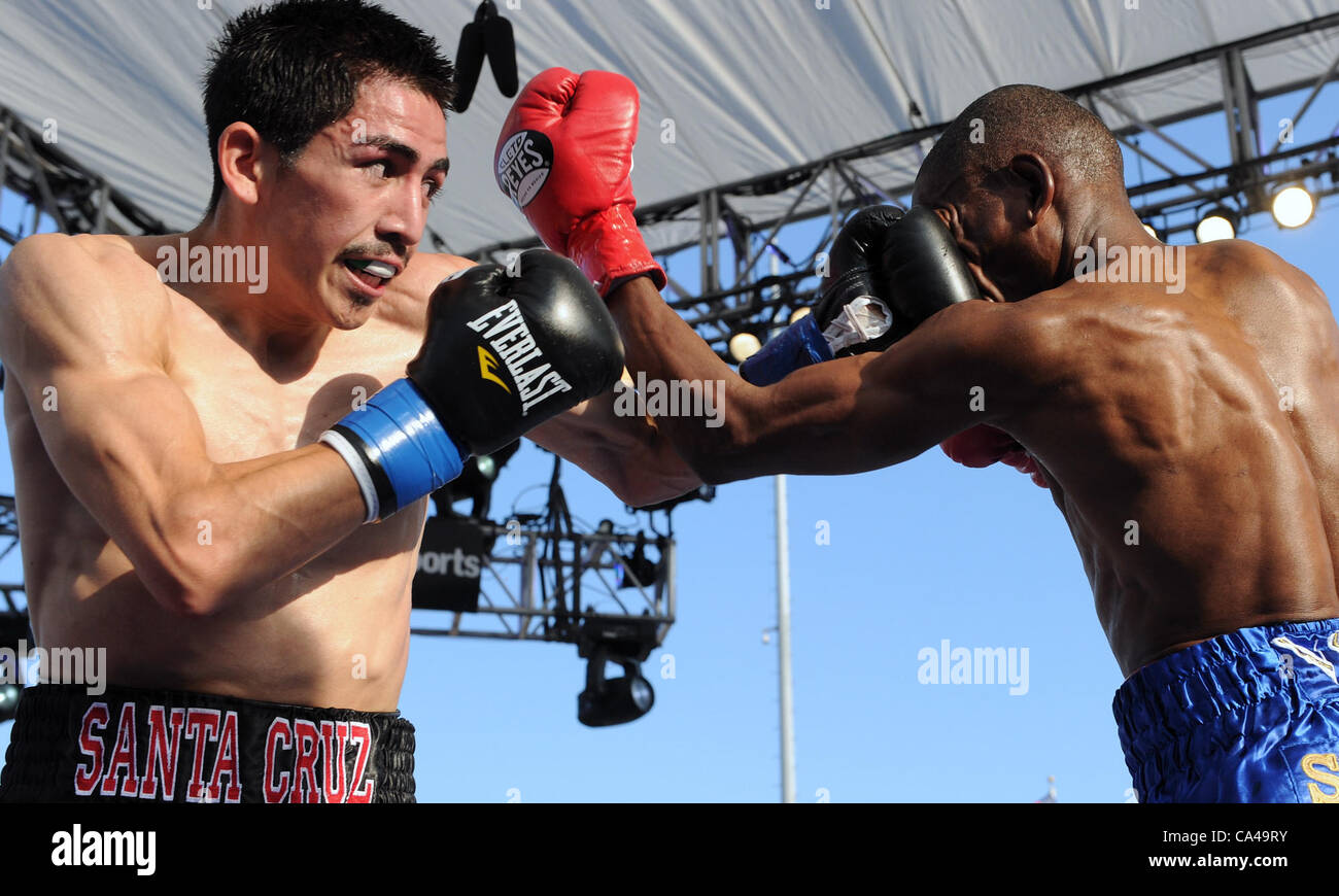 (L-R) Leo Santa Cruz (MEX), Vusi Malinga (RSA), JUNE 2, 2012 - Boxing ...