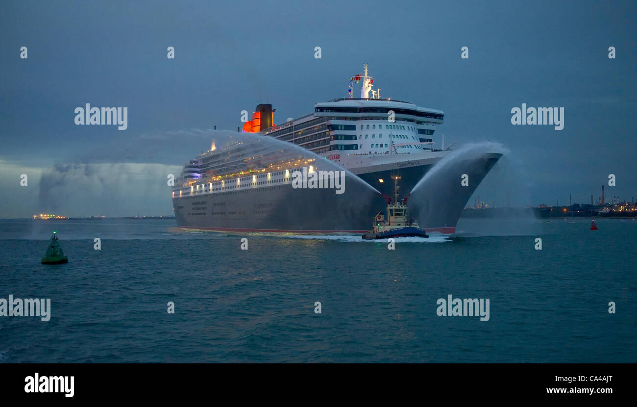Queen Mary 2 Captain