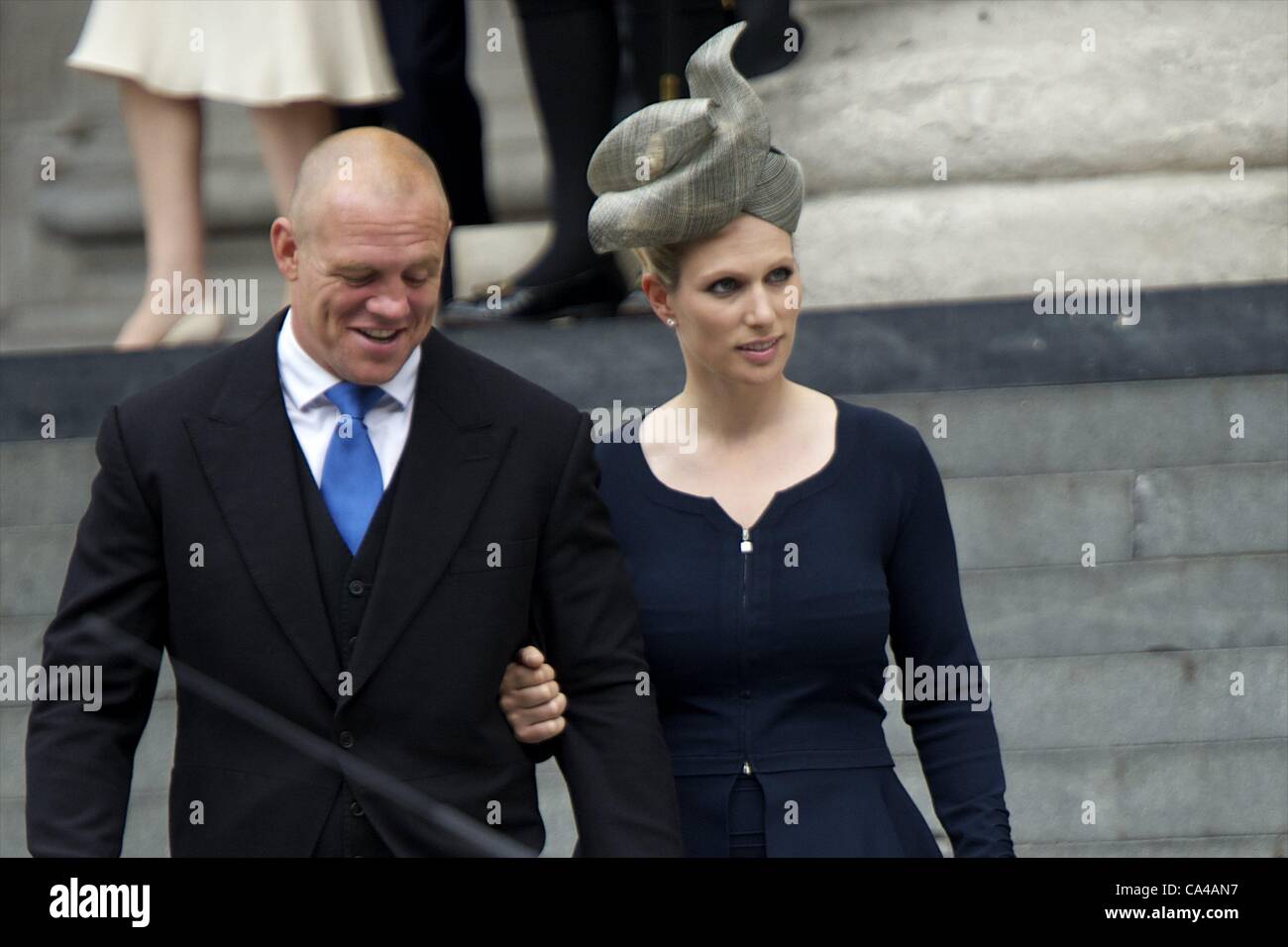 Queen elizabeth zara hi-res stock photography and images - Alamy