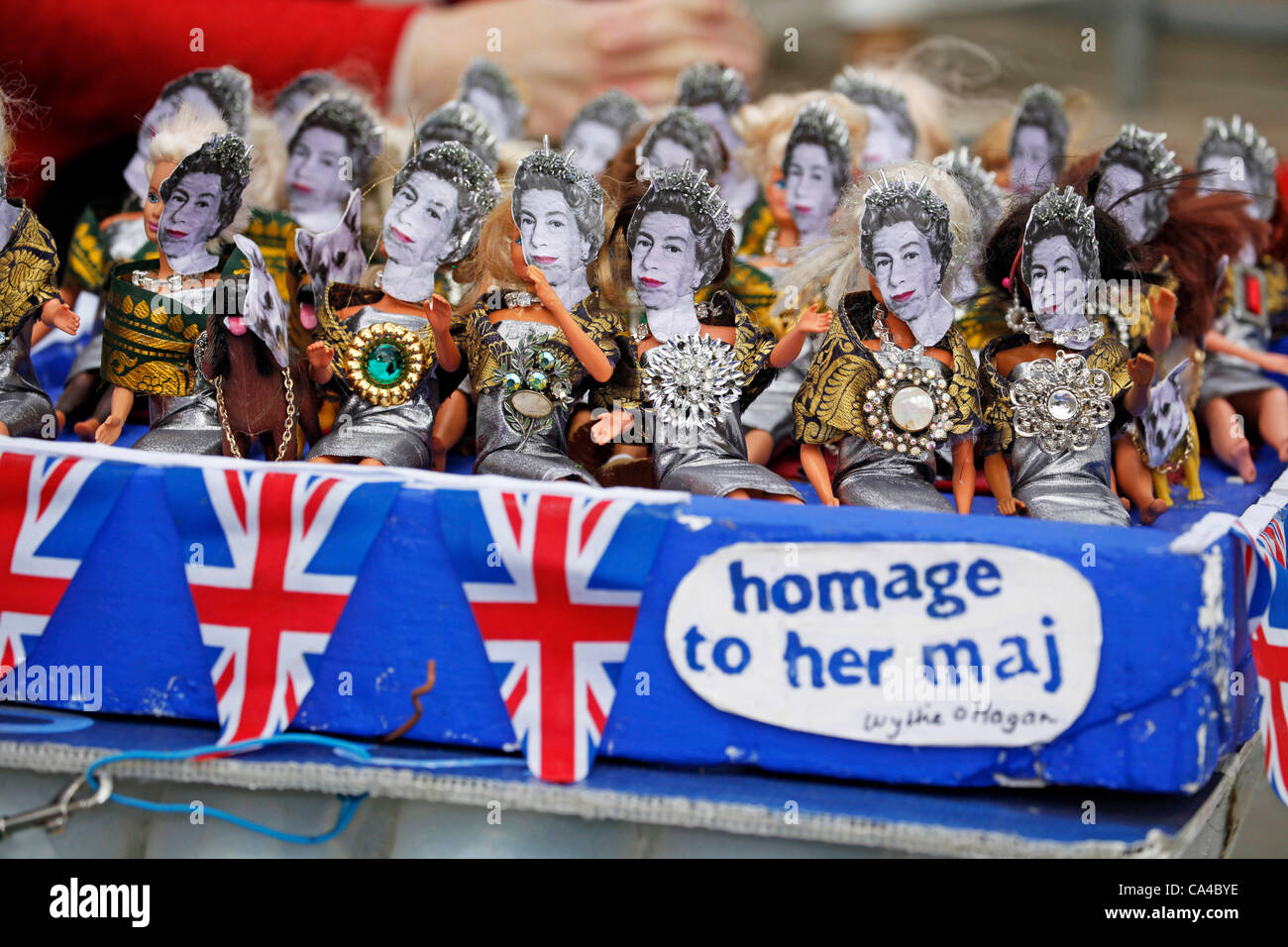 Celebrating the queen jubilee hi-res stock photography and images - Alamy