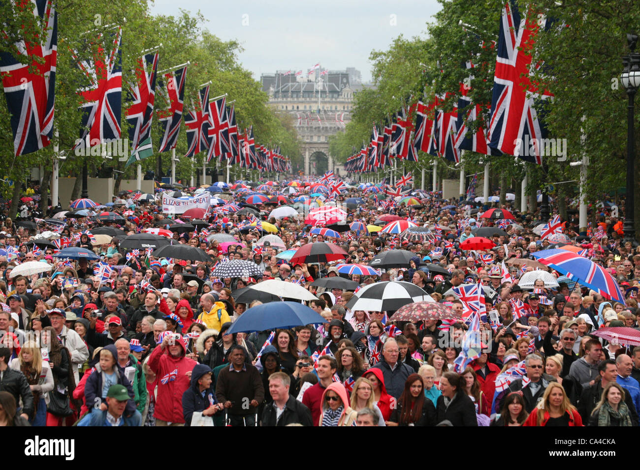 London, United Kingdom, 05/06/2012. A crowd of thousands move forward ...