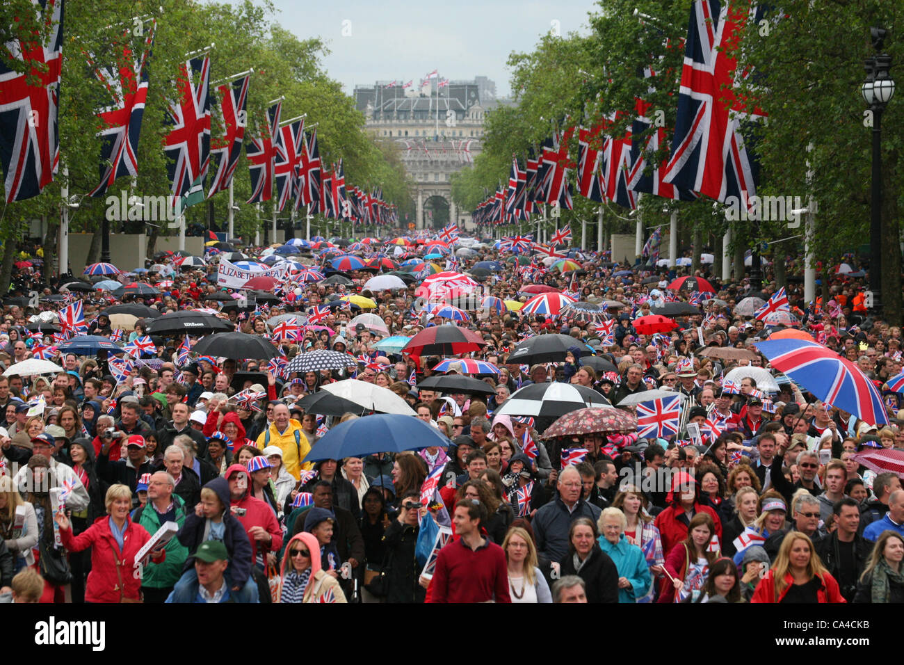 London, United Kingdom, 05/06/2012. A crowd of thousands move forward ...