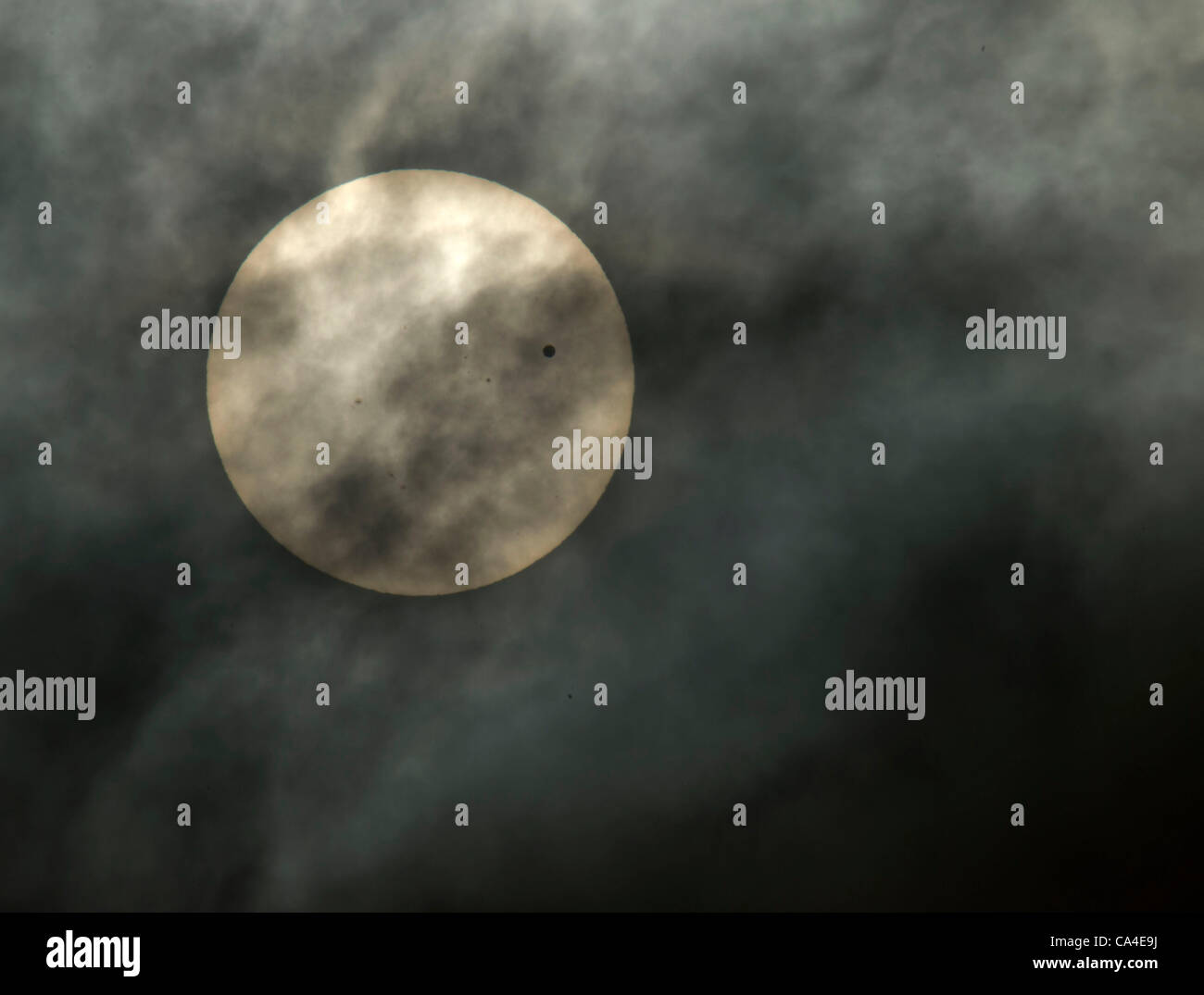 June 5, 2012 - Melrose, Oregon, U.S - Thick clouds are seen as the ...