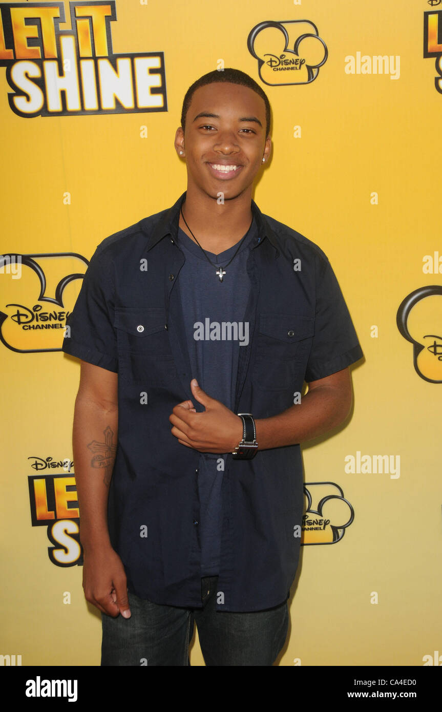 Algee Smith A Hi Res Stock Photography And Images Alamy
