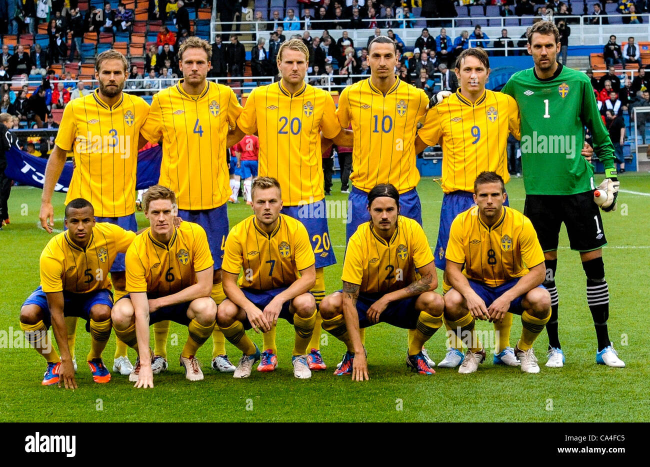 Team line up football hi-res stock photography and images - Alamy