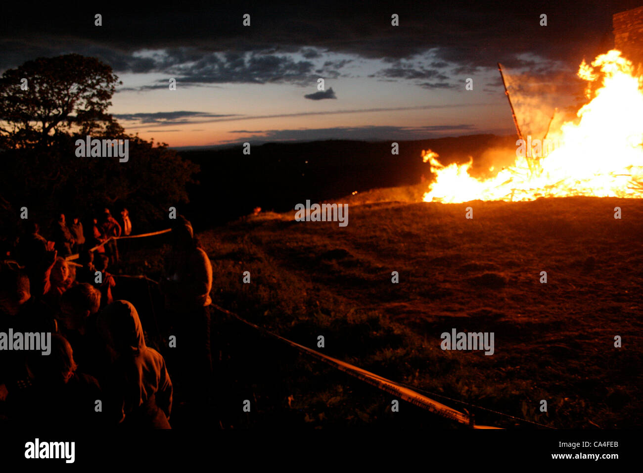 People watch the bonfire 'beacon' burning to celebrate the Queen's ...