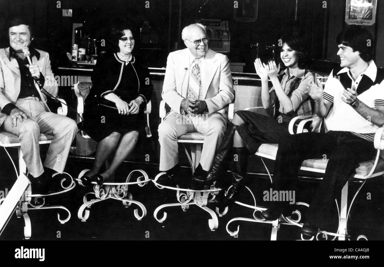 MIKE DOUGLAS WITH OLIVE AND GEORGE OSMOND, DONNY AND MARIE.(Credit ...