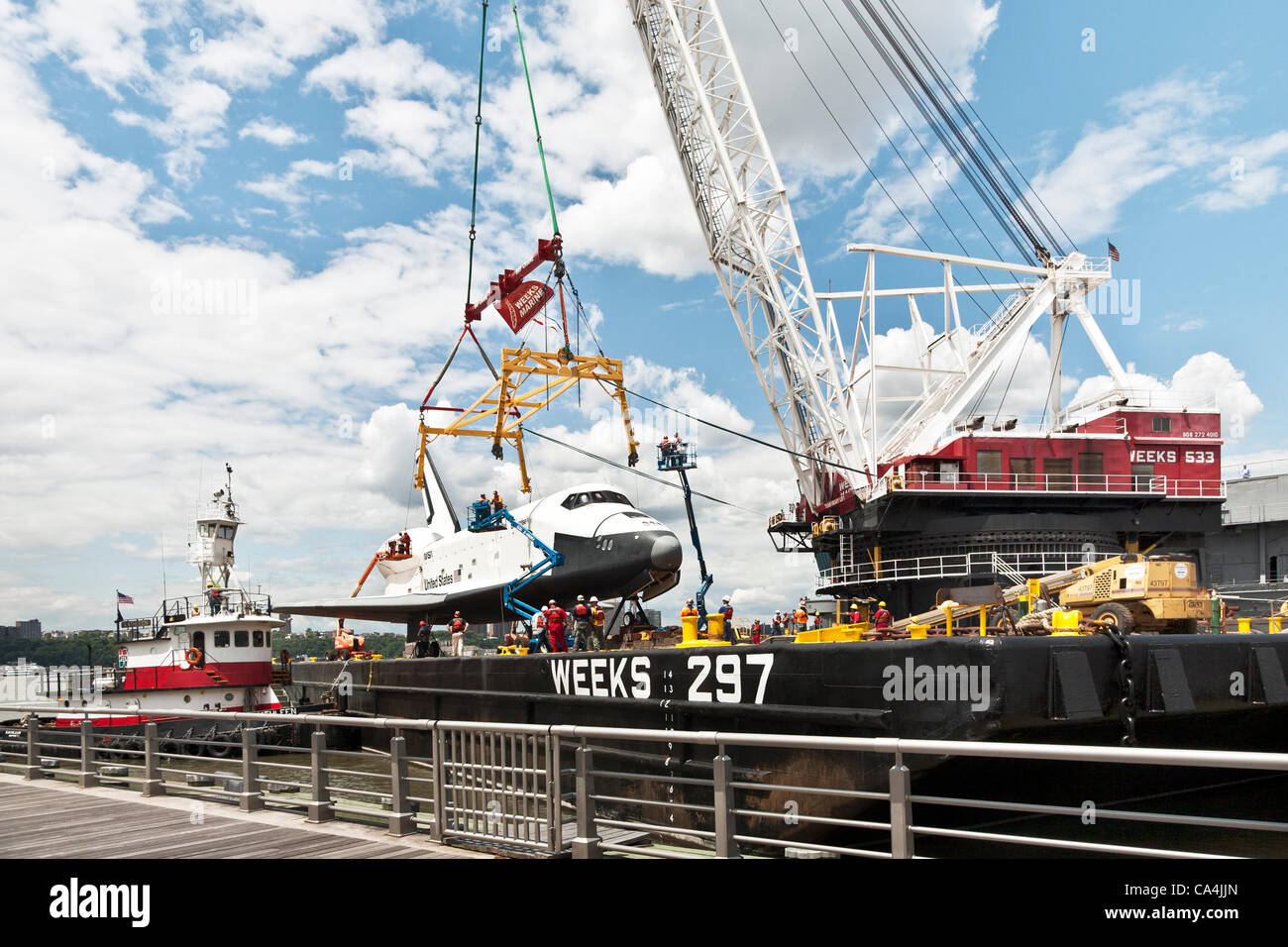 Orbiter lifting frame hi-res stock photography and images - Alamy
