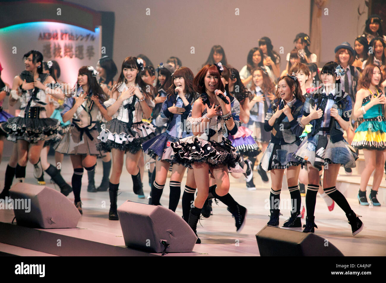 Akb48 girls band hi-res stock photography and images - Alamy