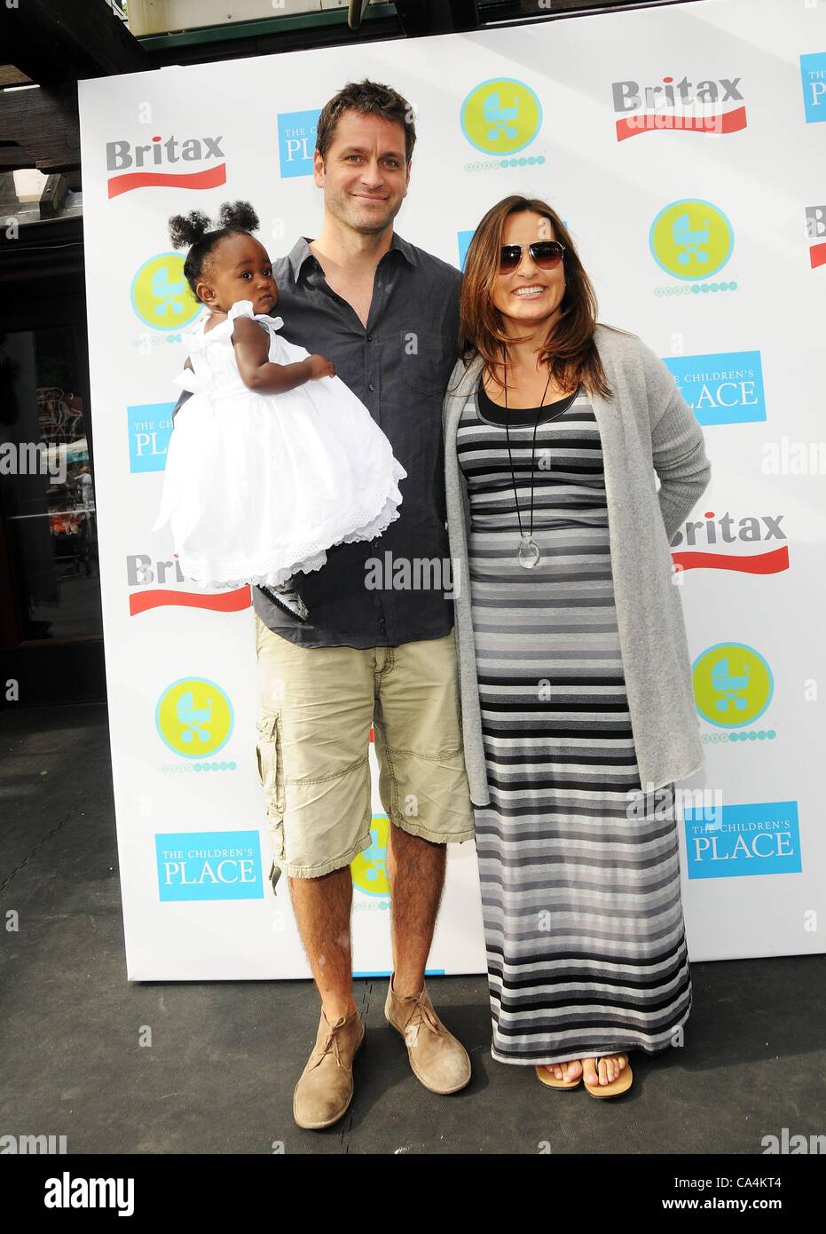 USA. Peter Hermann, Mariska Harigtay, daughter Amaya Hermann at ...