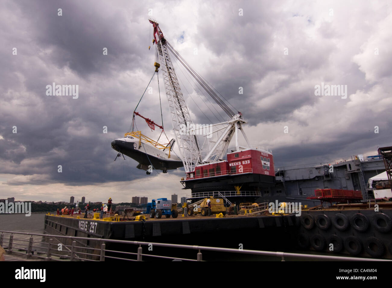 Lifted above the ground hi-res stock photography and images - Alamy