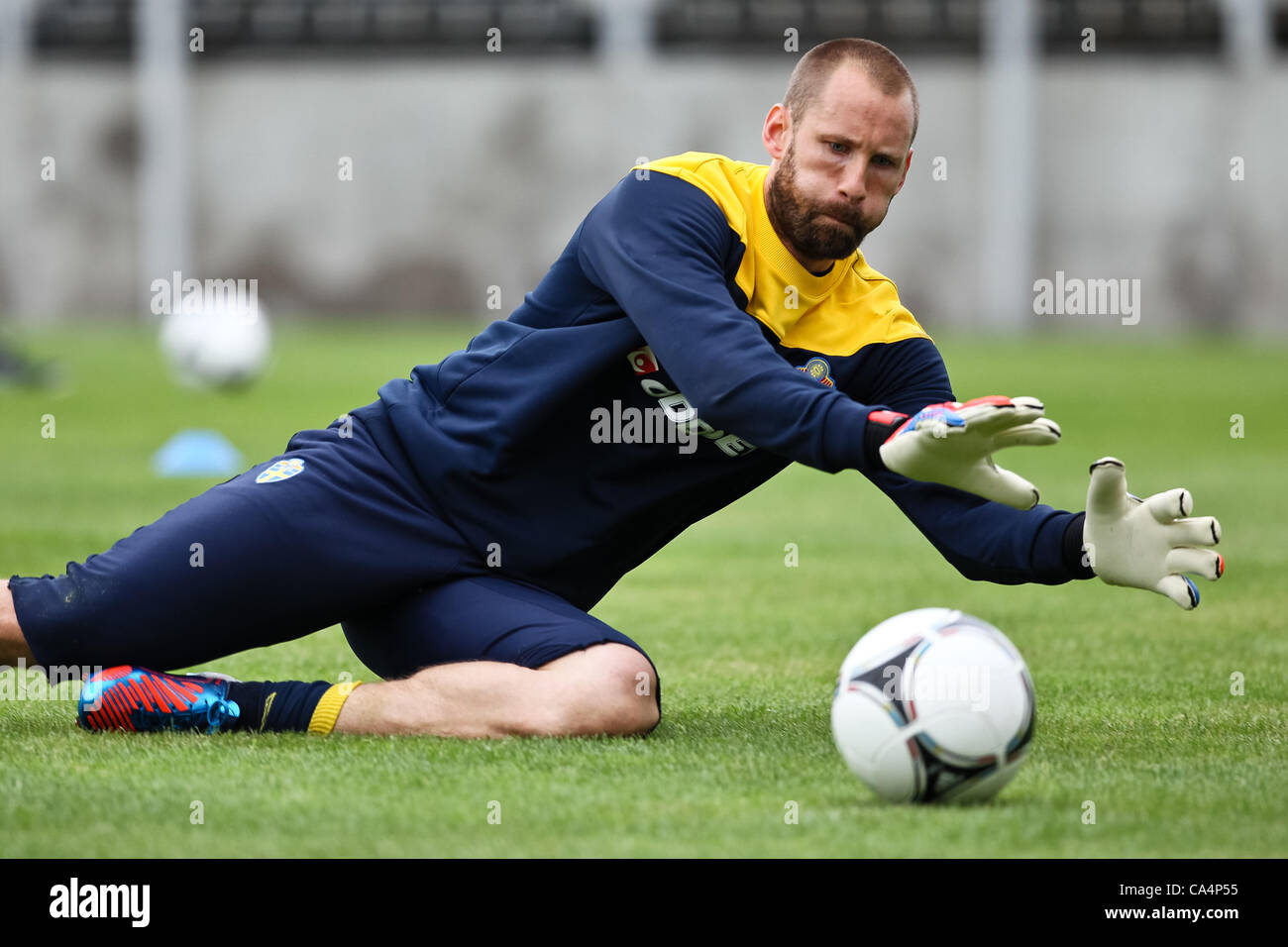 07.06.2012. Kiev, Ukraine. Sweden's Johan Wiland during a training ...