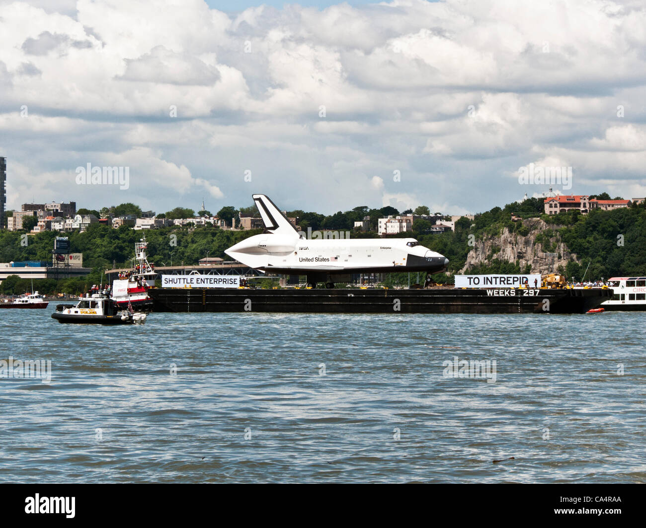 barge carrying space shuttle Enterprise arrives abreast of Intrepid ...