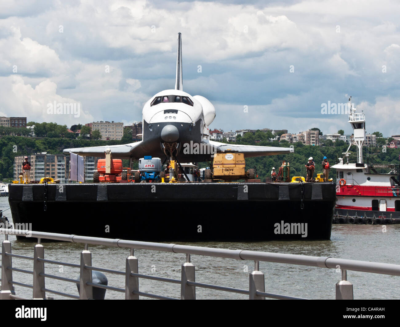 barge carrying space shuttle Enterprise turns to enter Intrepid Museum ...